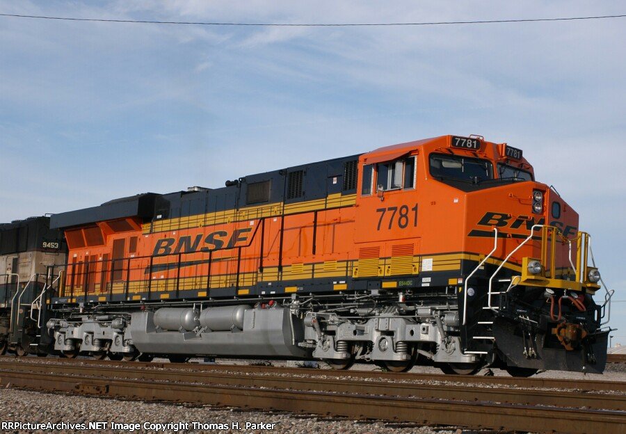 BNSF 7781 ES44DC